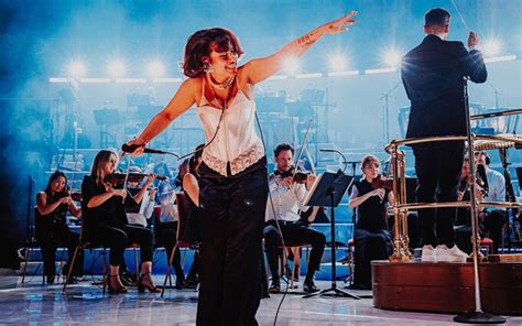 Raye Royal Albert Hall Review A Talent To Rival Amy Winehouse And Adele