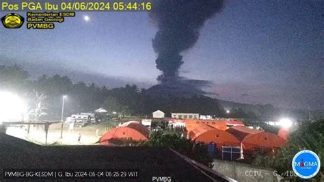 Gunung Ibu Kembali Erupsi Muntahkan Awan Abu Sejauh 5 Km Selasa Pagi