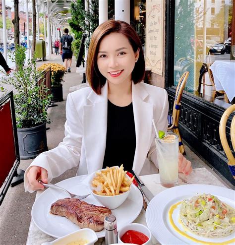 Từ Nữ Sinh Mặt Mụn Sẹo Rỗ đến Bác Sĩ Xinh đẹp Gần 100000 Người Theo Dõi