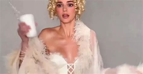 Kendall And Kylie Jenner Thrill Fans In Skintight Plunging ‘sugar And