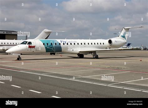 E145 aircraft hi-res stock photography and images - Alamy
