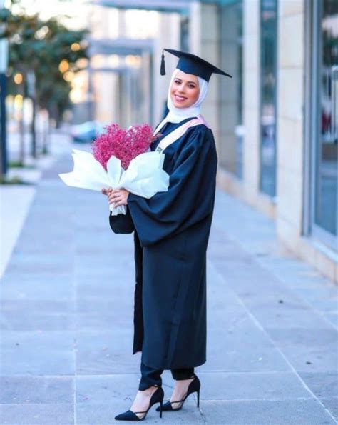 Pin By اميرة الجنان On تصوير تخرج Graduation Cap Decoration Cap