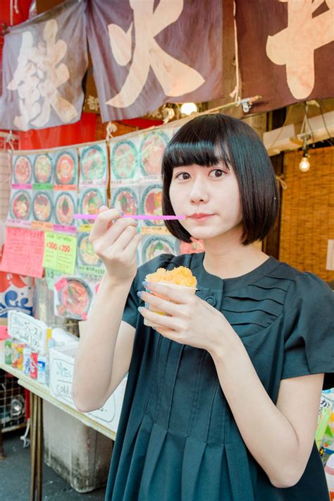 女の子と食べ歩き──がモチーフの写真モデルに東雲しの（天晴れ！原宿）が登場