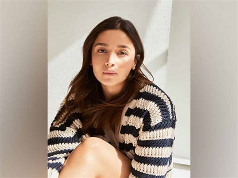 Watch Alia Bhatt Delivers Energetic Performance On Naatu Naatu