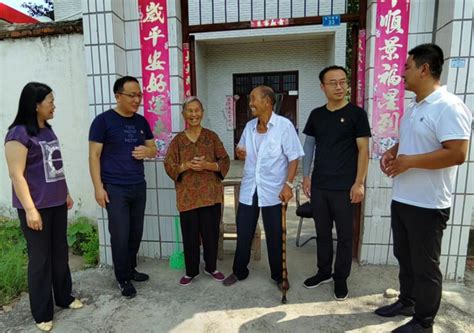 炎炎夏日 浓情关怀——来龙乡开展庆“八一”送光荣慰问活动 乡镇快讯 潢川新闻网 潢川县委县政府门户网站