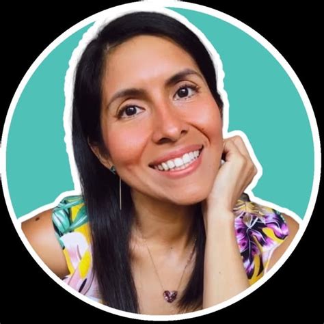 Andrea Herrera Andre Esencial • Threads Say More