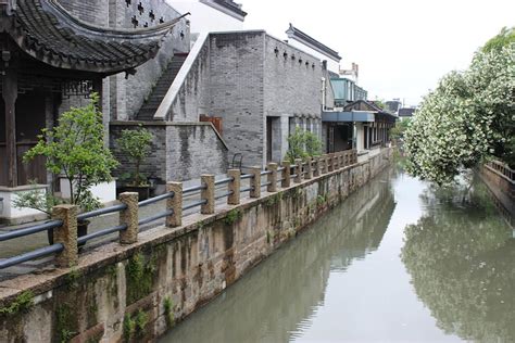 2024平江路是苏州的一条历史老街，是一条沿河的小路，其河名为平江河。从拙政园出来步行不久就到了平江路历史街区 评论 去哪儿攻略