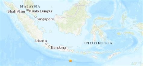 62 Magnitude Earthquake Strikes Indonesias Java And Bali Islands