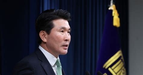 “회칼테러 보도는 가짜뉴스”···황상무 방심위에 Mbc 신고