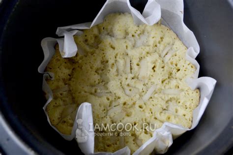 Шарлотка с яблоками и манкой в мультиварке — рецепт с фото пошагово