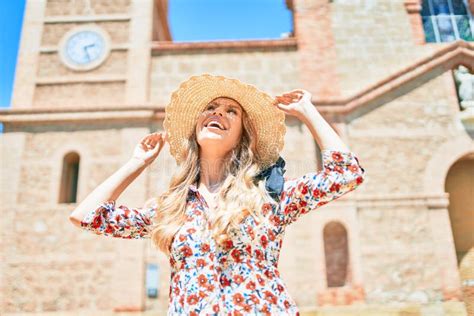 Young Beautiful Blonde Woman On Vacation Wearing Summer Hat Smiling