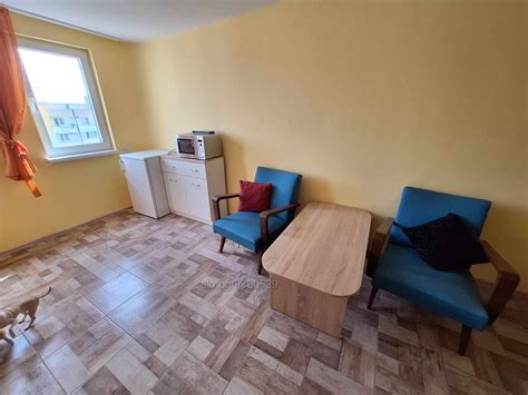 Бургас Отдава просторна стая под наем Едностаен апартамент под наем 30 кв м Обзаведен Непоследен