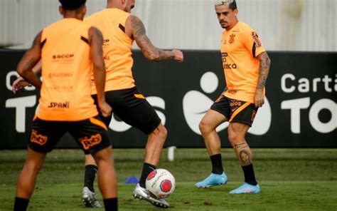 Histórico torna Corinthians cauteloso sobre ter Fagner e Renato Augusto