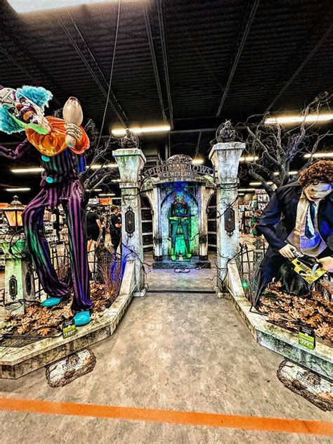 Spirit Halloween Flagship Opening Weekend Rhalloween