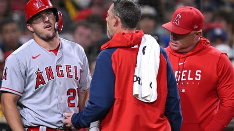 Angels Mike Trout Exits With Wrist Injury Awaits Test Results Abc30