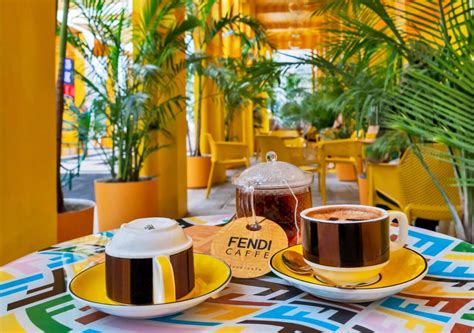 Fendi Caffè El Capuccino Más Cool Del Verano Se Sirve En Fendi