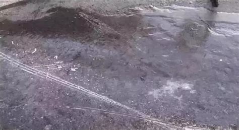 出行提示 我省发布道路冰雪蓝色预警 小心路面湿滑、“黑冰”潜伏！澎湃号·政务澎湃新闻 The Paper