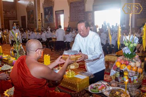 សម្តេចពិជ័យសេនា ទៀ បាញ់ ដឹកនាំថ្នាក់ដឹកនាំក្រសួងការពារជាតិ កាន់បិណ្ឌវេនទី៩ នៅវត្តបទុមវត្តី