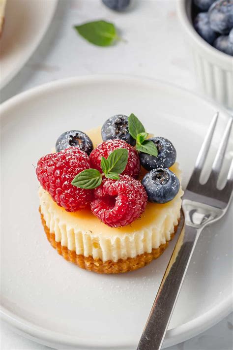 Mini Cheesecakes With Graham Cracker Crust