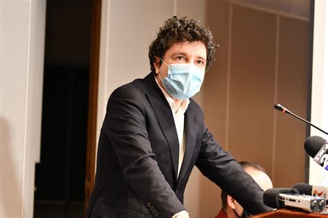 Plângere la DNA pentru nereguli la cimitirele din București Nicușor