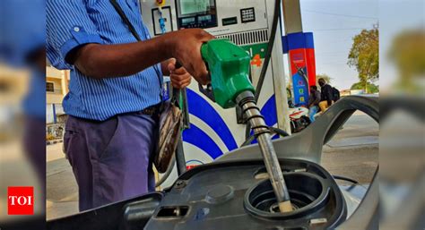 Petrol Price Crosses Rs 100litre Mark In Leh Andhra Pradesh