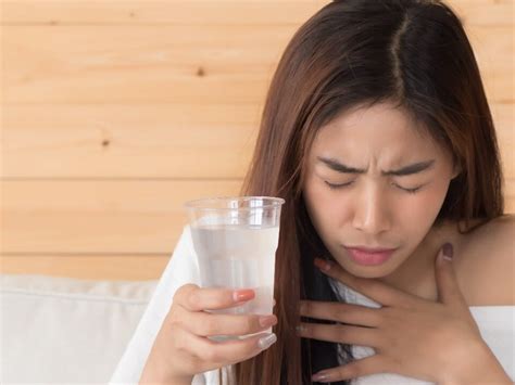 Tips To Control Hiccups Easily Hacks To Control Hiccups पानी पीने के