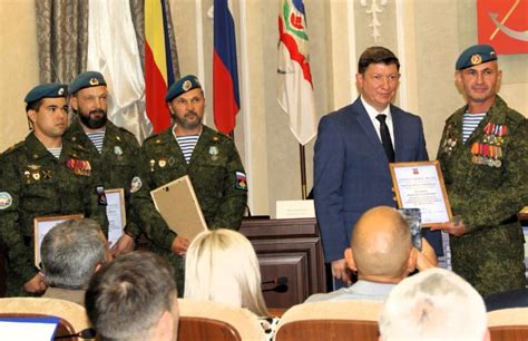 Ветеранов ВДВ Волгодонска наградили за вклад в военно-патриотическое ...