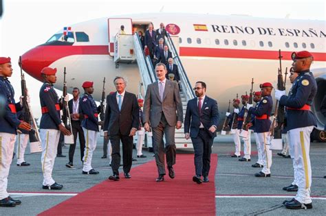 Llegan a RD el rey de España y presidente de Uruguay para Cumbre