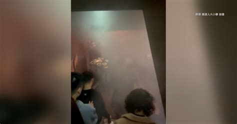 高雄串燒店失火竄煙！ 風管燒黑民眾下樓急逃 東森最即時最快速新聞