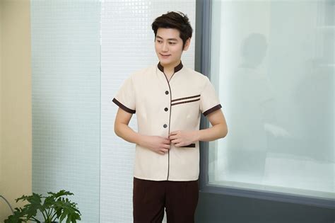 Trang ph c bu ng phòng khách s n p May ng ph c bu ng phòng