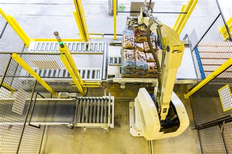 Fuji Ec 201 Robotic Palletizer Aurora