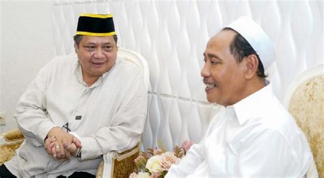 Dikunjungi Airlangga Pengasuh Pesantren Zainul Hasan Genggong Golkar