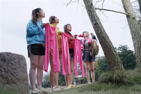 你妈逼你穿秋裤了吗？ 温江菜花小院 温江菜花小院 哔哩哔哩视频