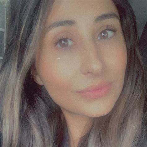 Raina Rainasfeir • Threads Say More