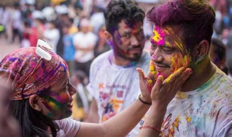 Nepaldeki Holi Festivalinden Renkli Görüntüler