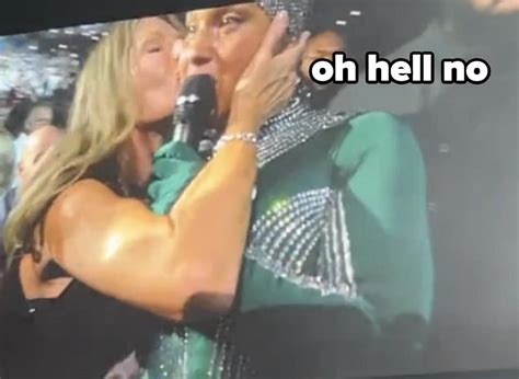 Heres How Alicia Keys Responded To Being Forcibly Kissed By A Fan At