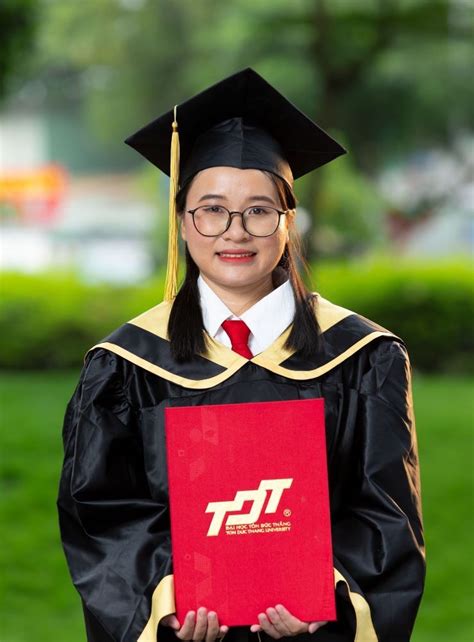 Outstanding Bachelor Nguyen Thi Thu Thuy Faculty Of Applied Sciences