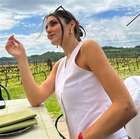 Hande Erçelin Ayakları Sosyal Medyada Gündem Oldu “bu Nasıl Ayak