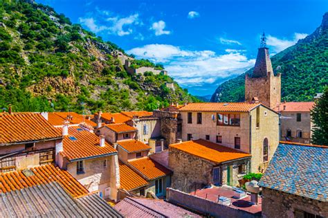 빌 프랑 슈 드 Conflent 마에서 프랑스의 항공 보기 빌프랑쉬 드 꽁플렁에 대한 스톡 사진 및 기타 이미지 빌프랑쉬 드