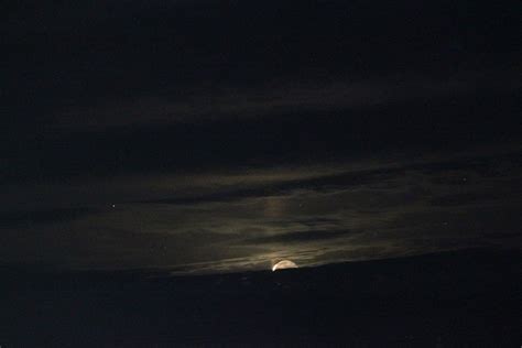 超神秘的な「三日月形の月の出とムーンピラー」 高知占い「ラピス二星の世界」