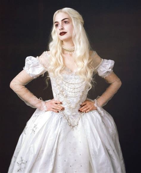 Anne Hathaway As The White Queen In Alice In Wonderland Regina Bianca