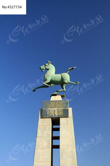 甘肃武威马踏飞燕雕塑高清图片下载 红动中国