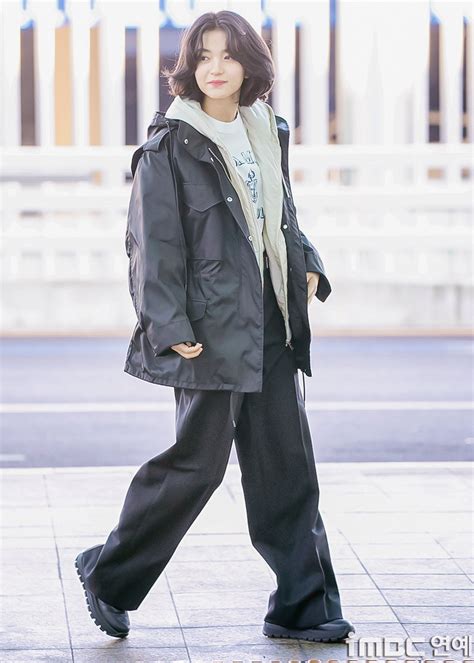 포토 김태리 귀여운 양손인사