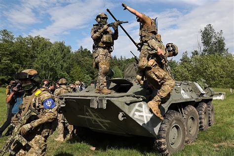 Ukraine Updates Massive Russia Drone Attack Targets Kyiv Abs Cbn News