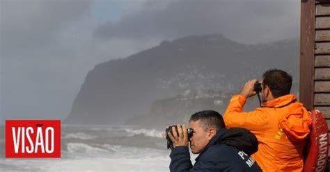 Visão Vários meios empenhados em buscas por homem desaparecido no mar na Madeira