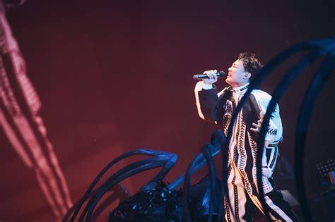 陳奕迅演唱會必看亮點！〈十年〉、〈你的背包〉等懷舊安可曲、幽默金句語錄嗨翻全場！ Juksy 街星