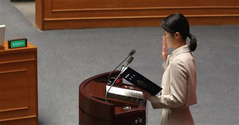 선서하는 김은희 의원