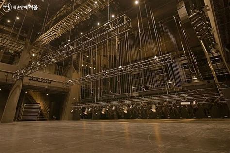 자유자재로 움직이는 무대 공연장 쿼드 새롭게 문 열다 서울시 내 손안에 서울