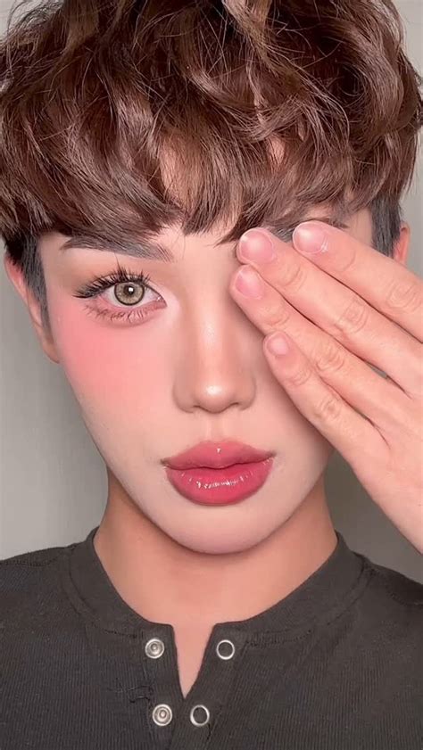 𝐇𝐨𝐰 𝐭𝐨 𝐦𝐚𝐤𝐞 𝐲𝐨𝐮𝐫 𝐞𝐲𝐞𝐬 𝐛𝐢𝐠𝐠𝐞𝐫 👀💕 Would You Try It Comment Let Me Know ٩