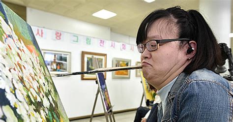 장애인의 날 맞은 구족口足화가 이현정 작가